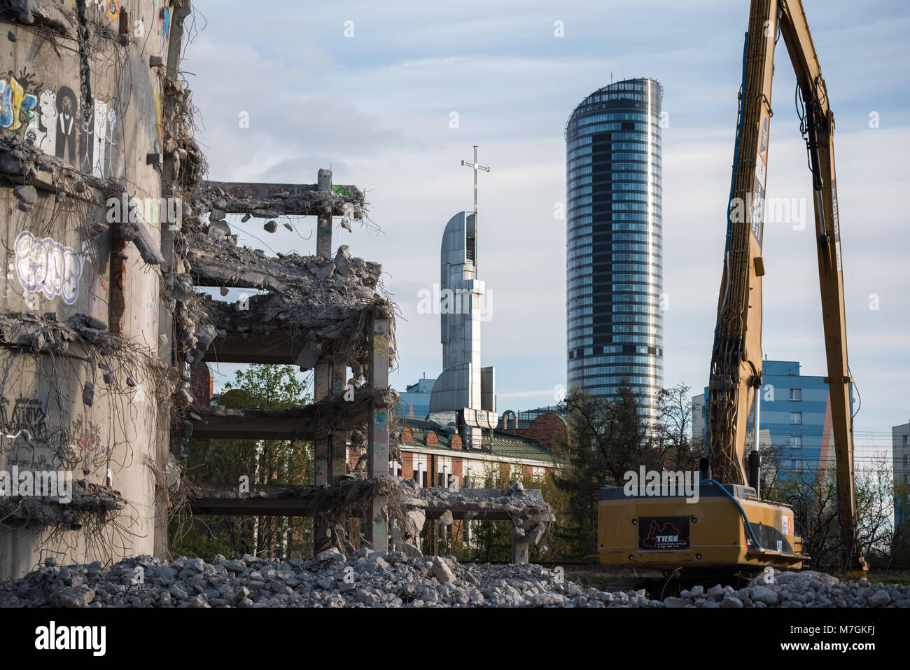 Demolition of the famous Skeleton building located on the kolejowa ...