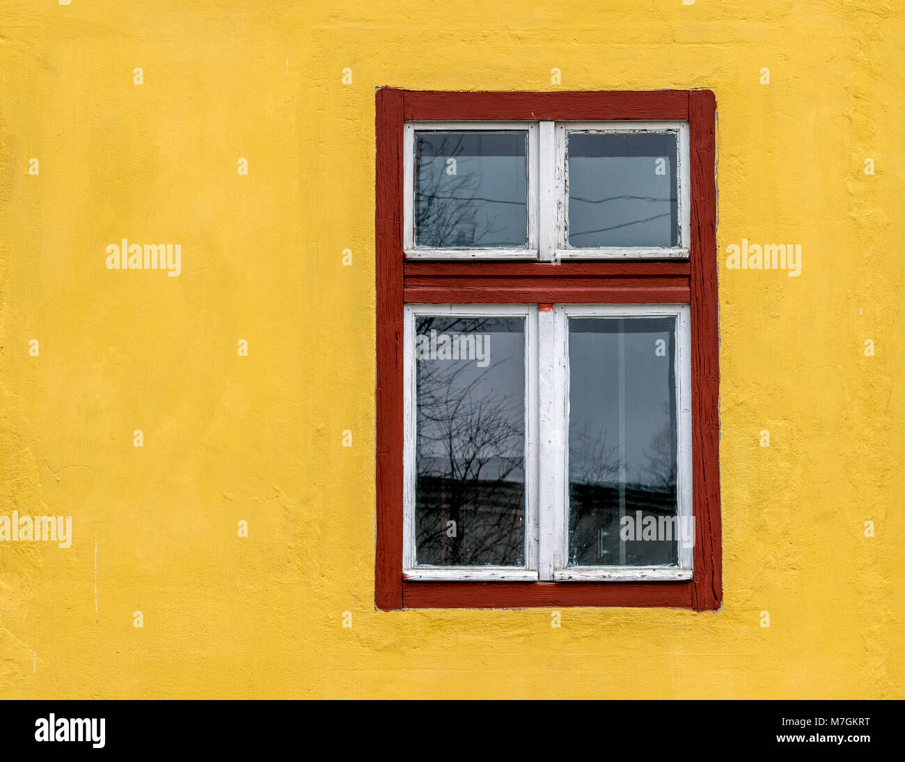 Yellow window frame hi-res stock photography and images - Alamy