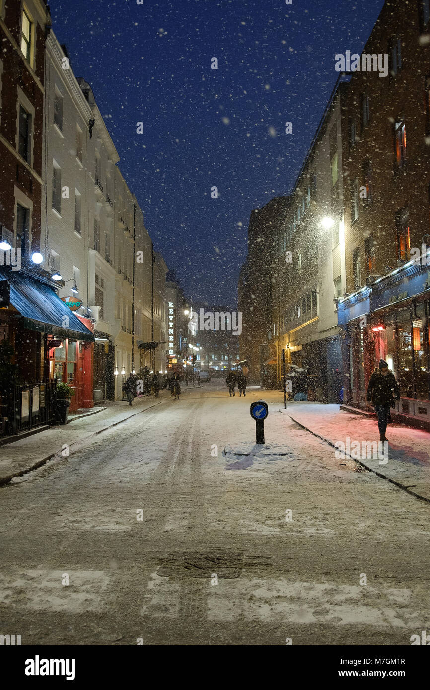 London snowfall hi-res stock photography and images - Alamy