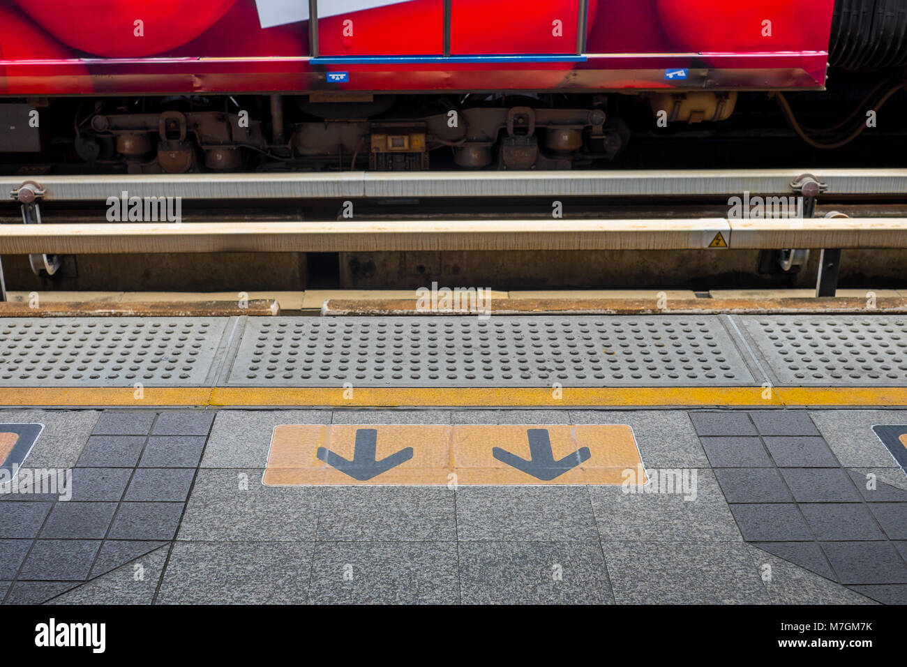 Telling direction hi-res stock photography and images - Alamy