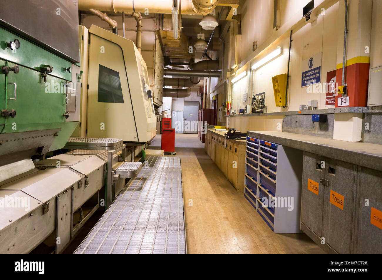 Tobacco cutting machine hi-res stock photography and images - Alamy