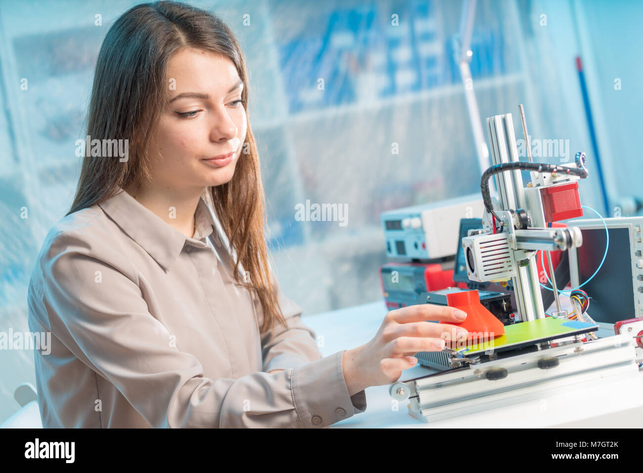 Professional female engineer working with 3d printing Stock Photo - Alamy Professional female engineer working with 3d printing Stock Photo - Alamy