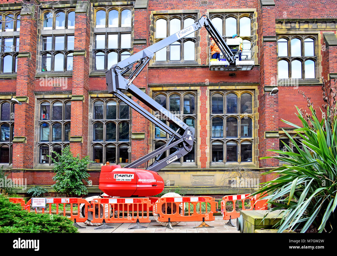 Cherry picker hi-res stock photography and images - Alamy