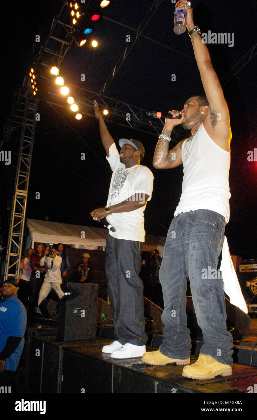 Rapper Curtis "50 Cent" Jackson and Lloyd Banks of G-Unit performs at ...