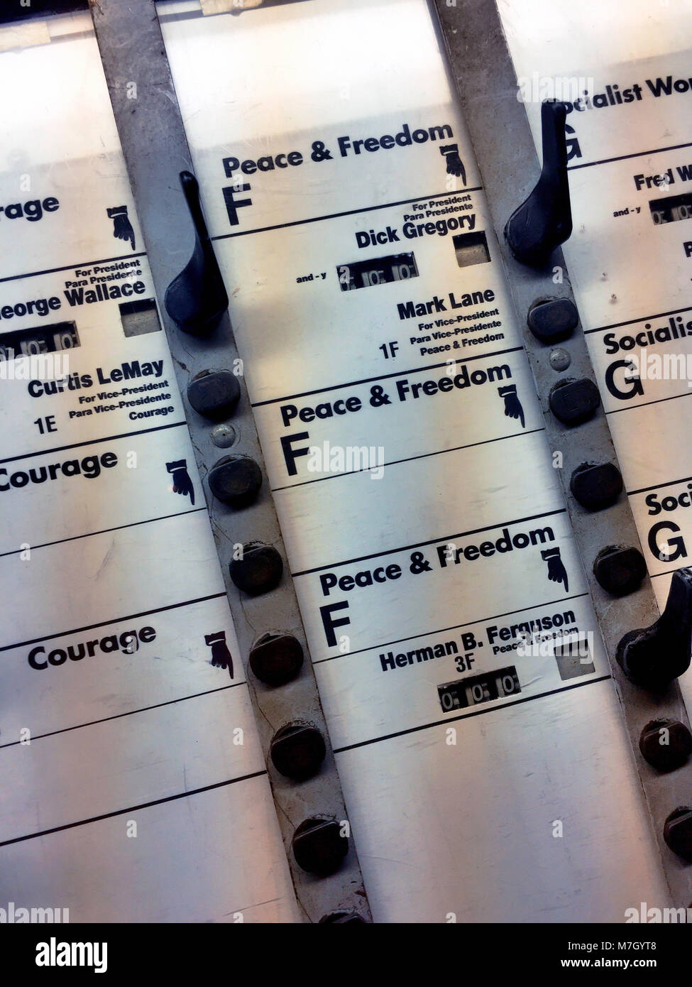 Voting machine hi-res stock photography and images - Alamy