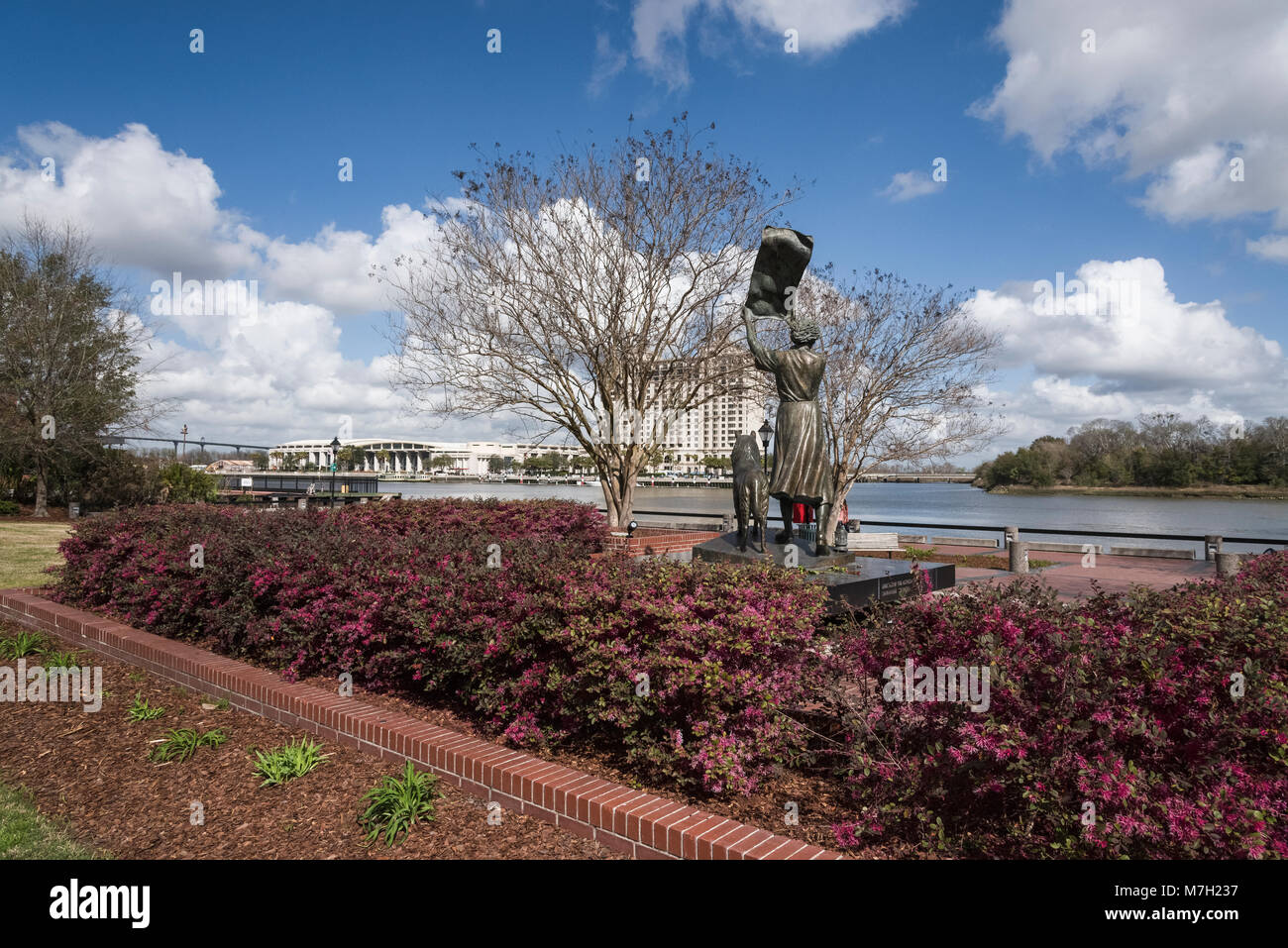 Savannah statue hi-res stock photography and images - Alamy