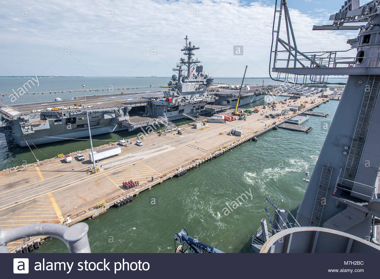 Cvn 75 Uss Harry S Truman Stock Photos & Cvn 75 Uss Harry S Truman ...