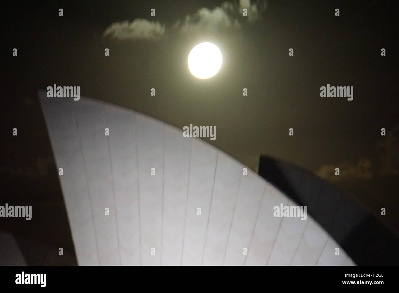 Moon rising over Sydney Opera House Stock Photo - Alamy