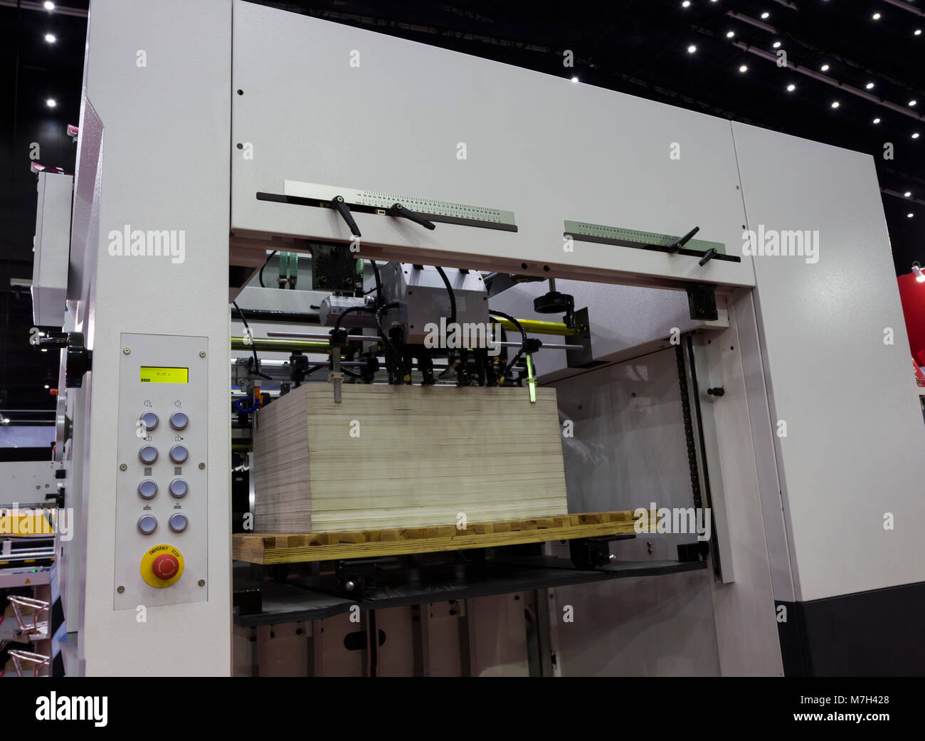 Die cutting machine hi-res stock photography and images - Alamy