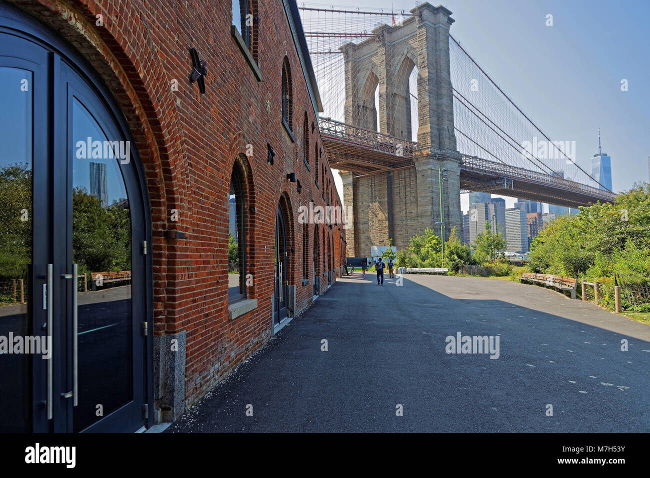 Apple store brooklyn new york hi-res stock photography and images - Alamy