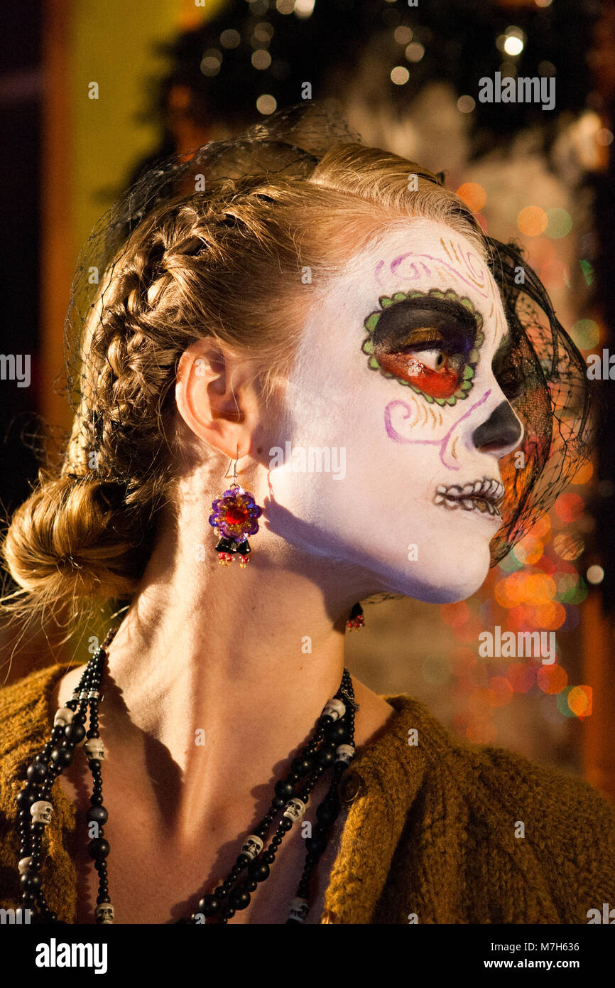 Lady of the Dead, La Calavera Catrina, dressed up for Day of the Dead ...