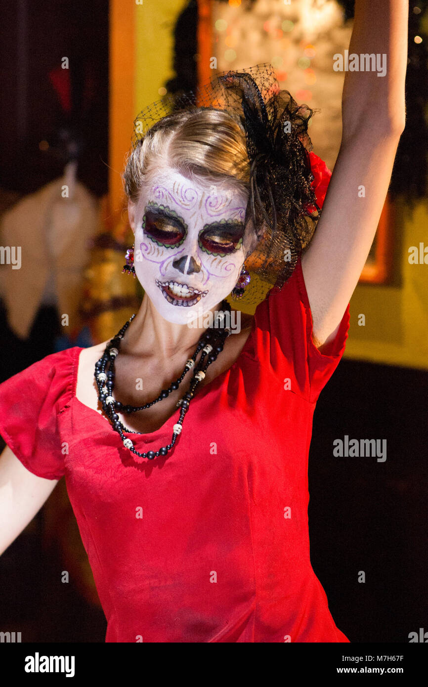 Lady of the Dead, La Calavera Catrina, dressed up for Day of the Dead ...