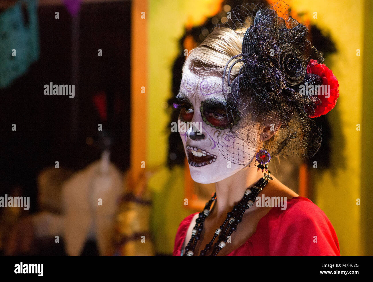 Lady of the Dead, La Calavera Catrina, dressed up for Day of the Dead ...