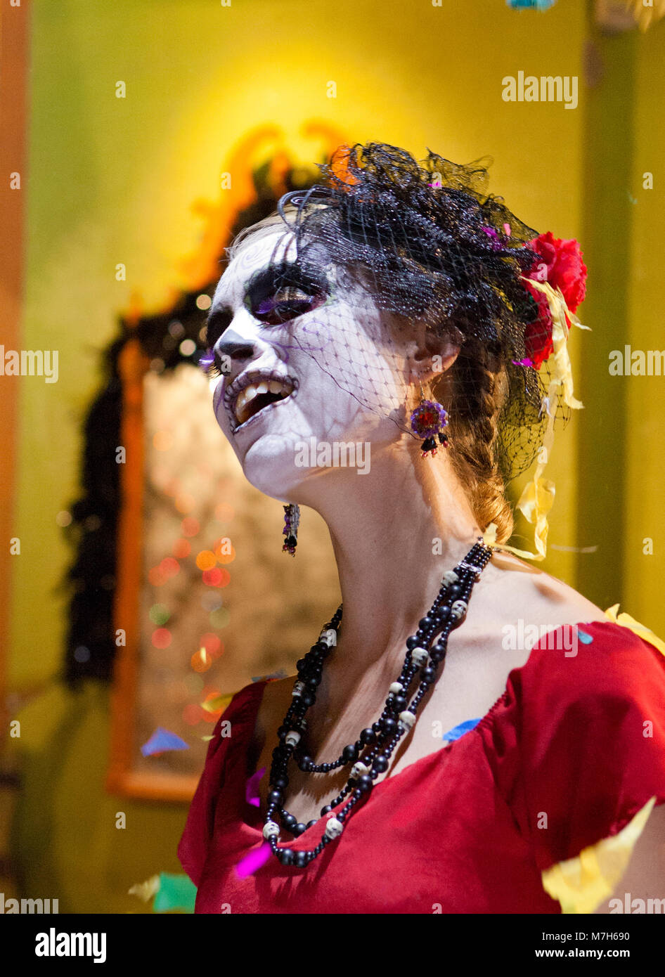 Lady of the Dead, La Calavera Catrina, dressed up for Day of the Dead ...