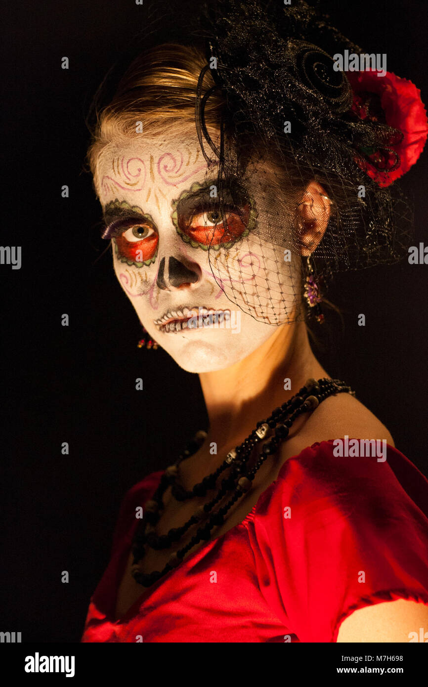 Lady of the Dead, La Calavera Catrina, dressed up for Day of the Dead ...