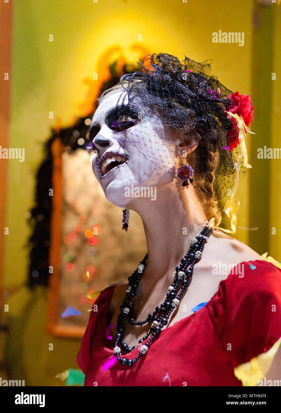 Lady of the Dead, La Calavera Catrina, dressed up for Day of the Dead ...