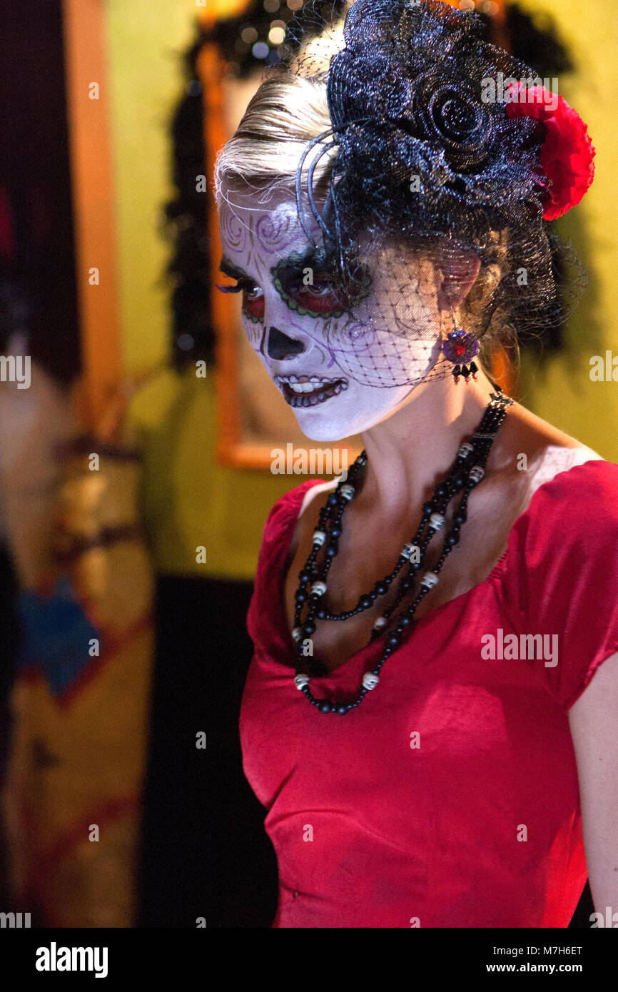 Lady of the Dead, La Calavera Catrina, dressed up for Day of the Dead ...