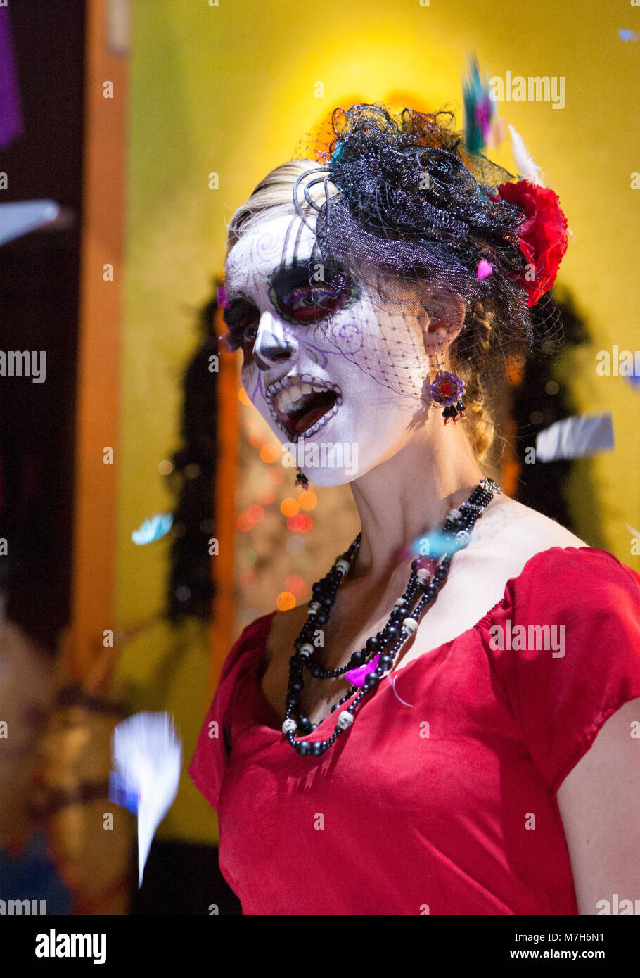 Lady of the Dead, La Calavera Catrina, dressed up for Day of the Dead ...