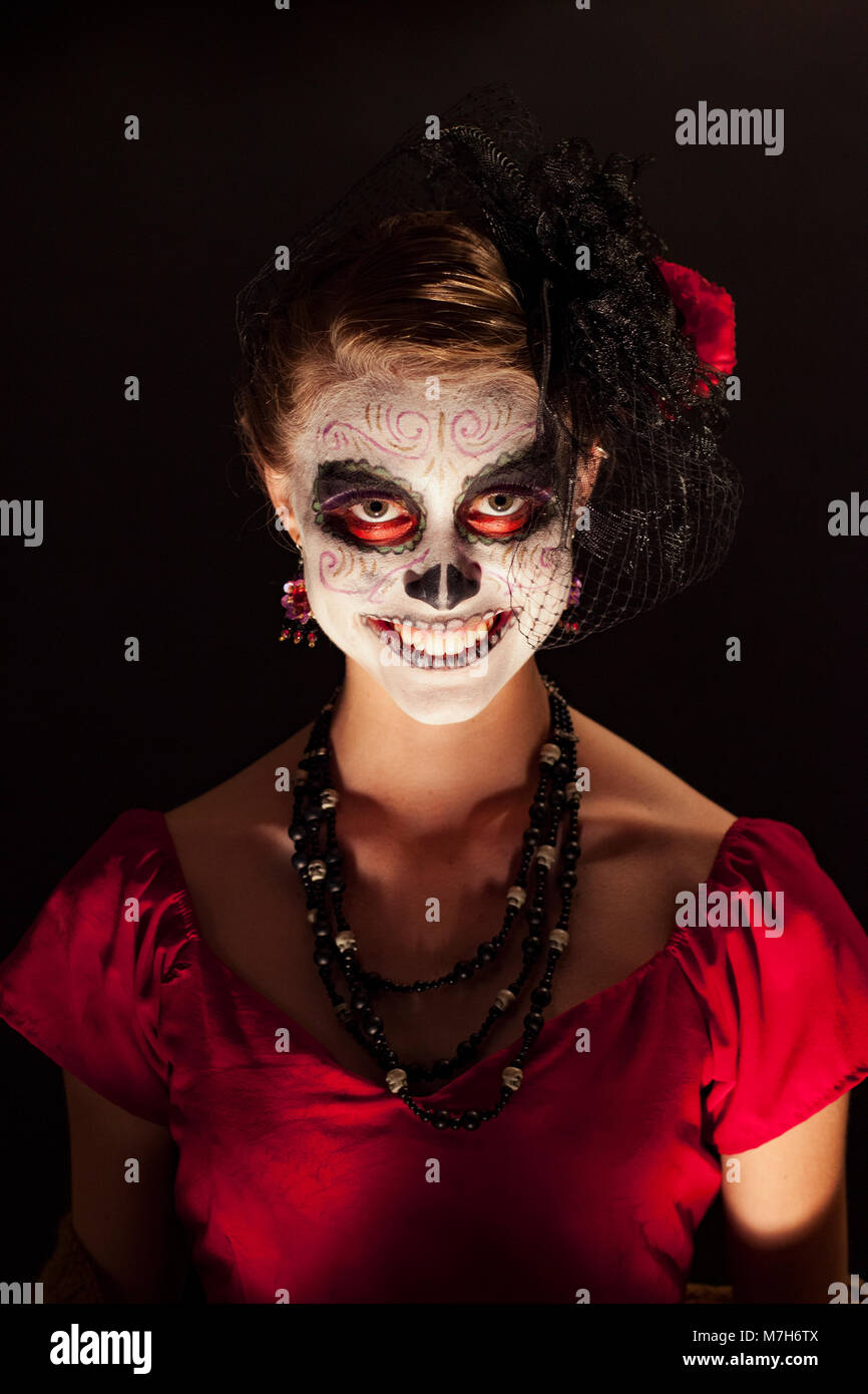 Lady of the Dead, La Calavera Catrina, dressed up for Day of the Dead ...