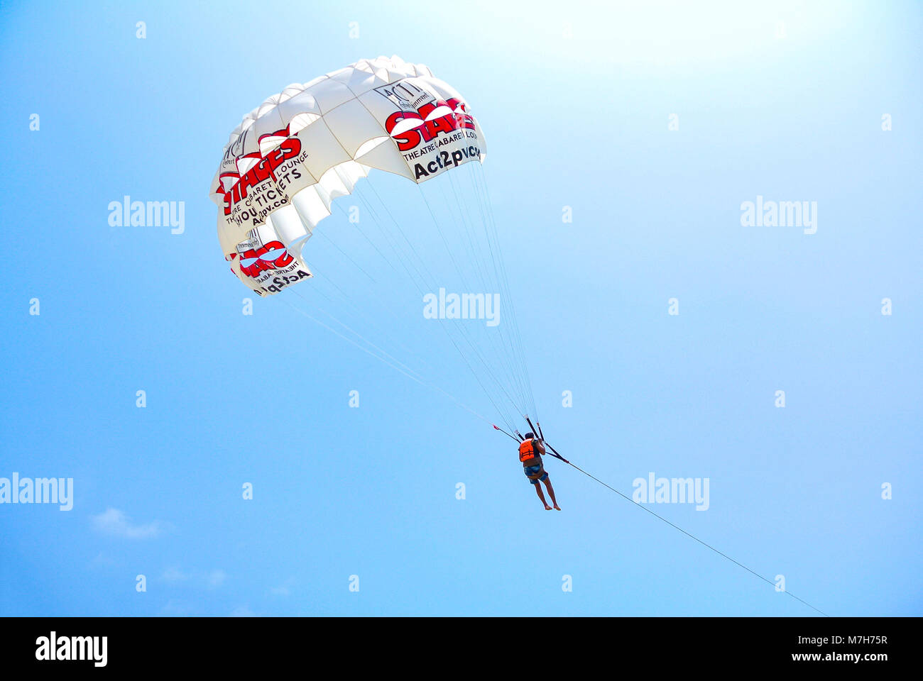 Parasailor Puerto Vallarta, Jalisco, Mexique Stock Photo - Alamy