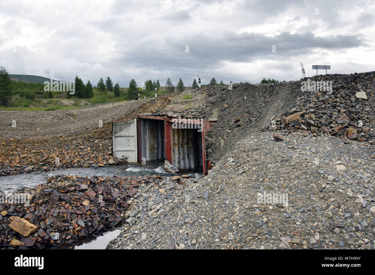 A bridge built with 2 containers on the Kolyma highway near the former ...