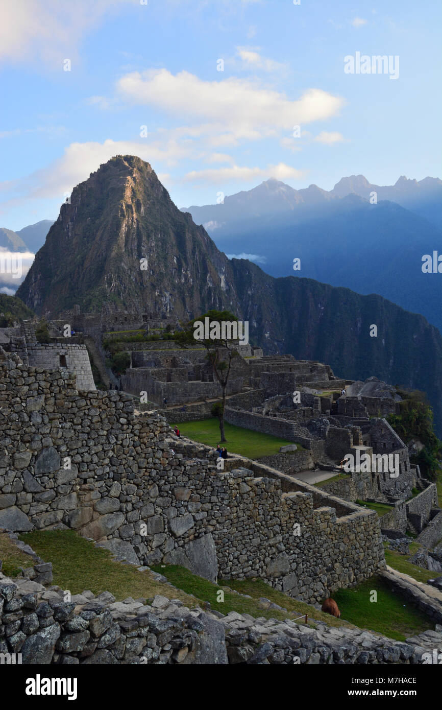 Sun hit building hi-res stock photography and images - Alamy