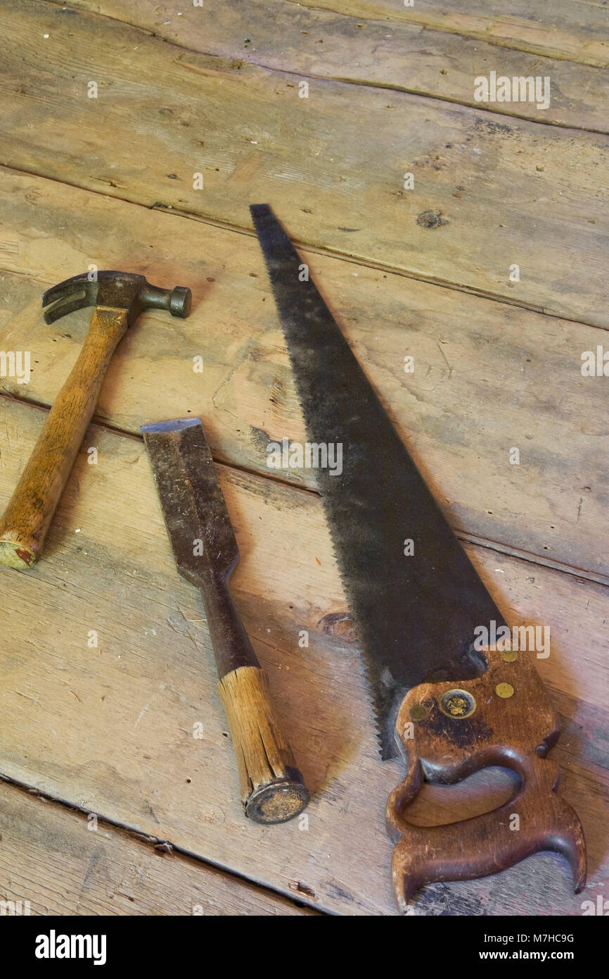 Saw hammer hi-res stock photography and images - Alamy