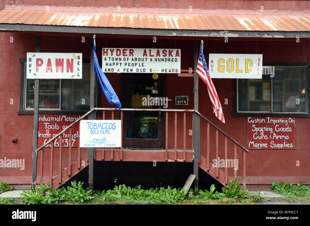 General store canada hi-res stock photography and images - Alamy