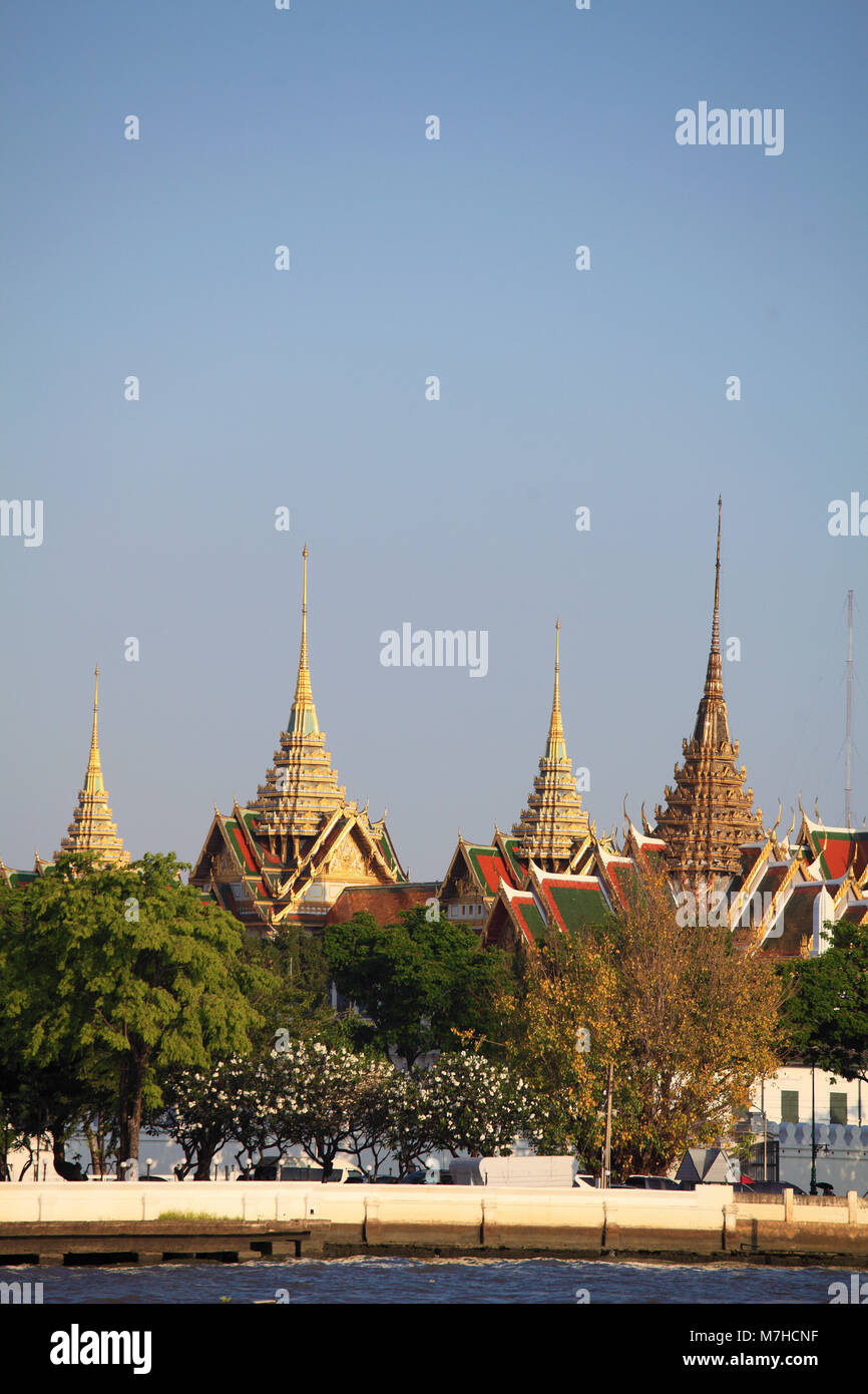 Thailand, Bangkok, Grand Palace, Chao Phraya River, skyline Stock Photo ...