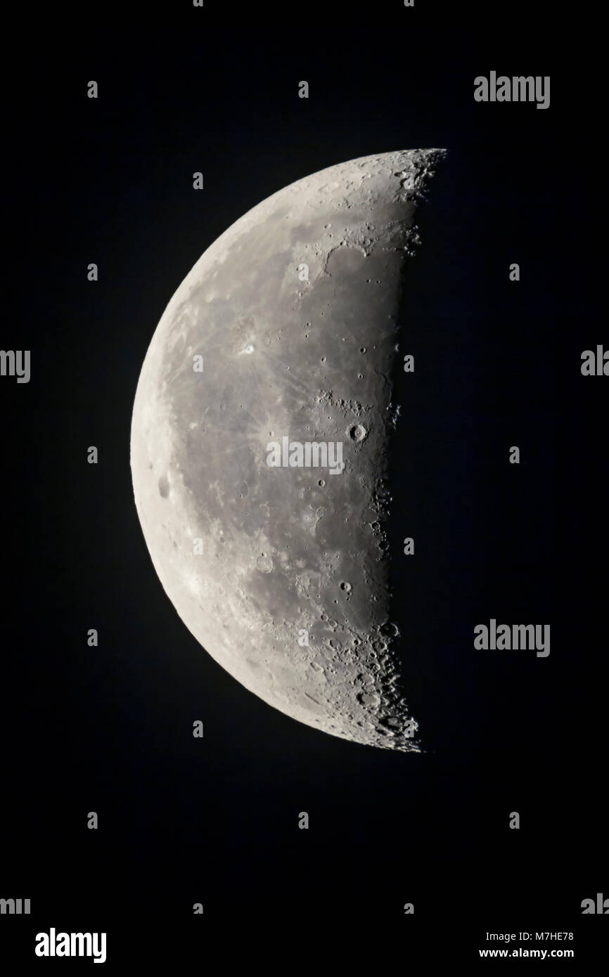 Waning crescent moon hi-res stock photography and images - Alamy