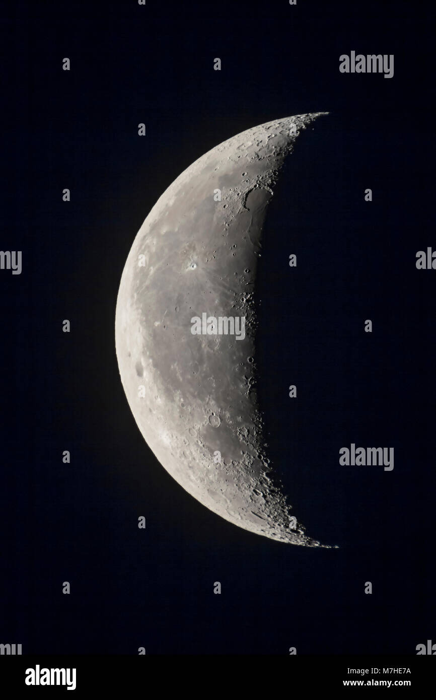 The 23-day-old waning crescent moon Stock Photo - Alamy