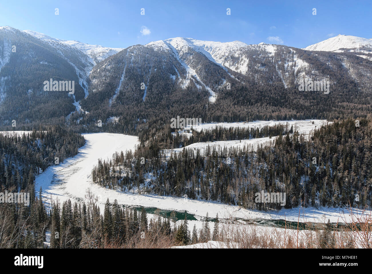Crescent Moon Bend or Yue Liang Wan in Winter, Kanas Lake, Kanas Nature ...