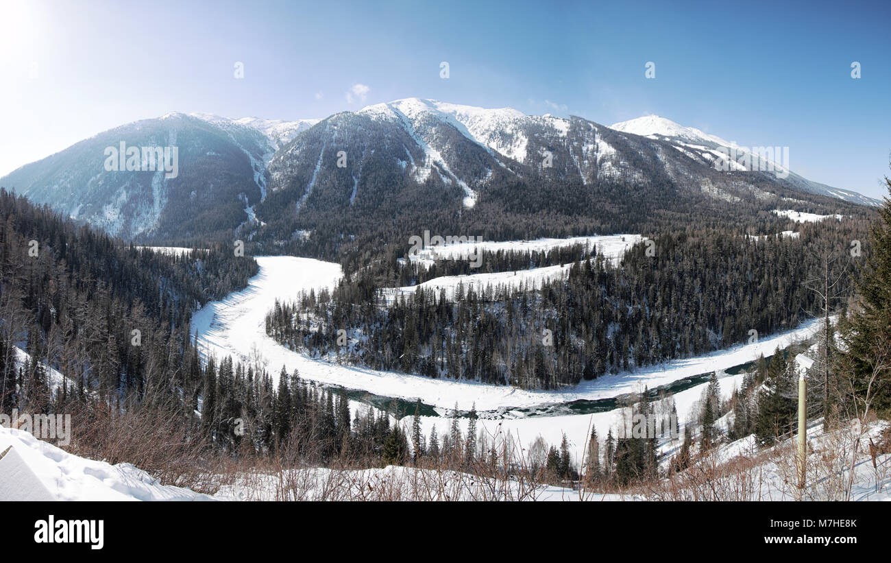 Crescent Moon Bend or Yue Liang Wan in Winter, Kanas Lake, Kanas Nature ...
