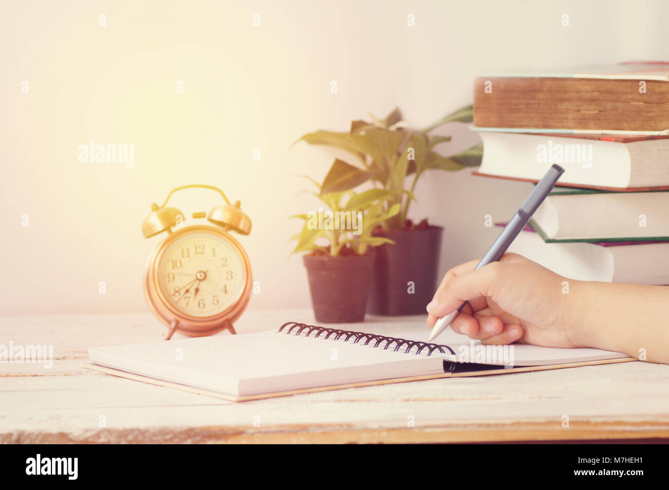 Left handed table hi-res stock photography and images - Alamy