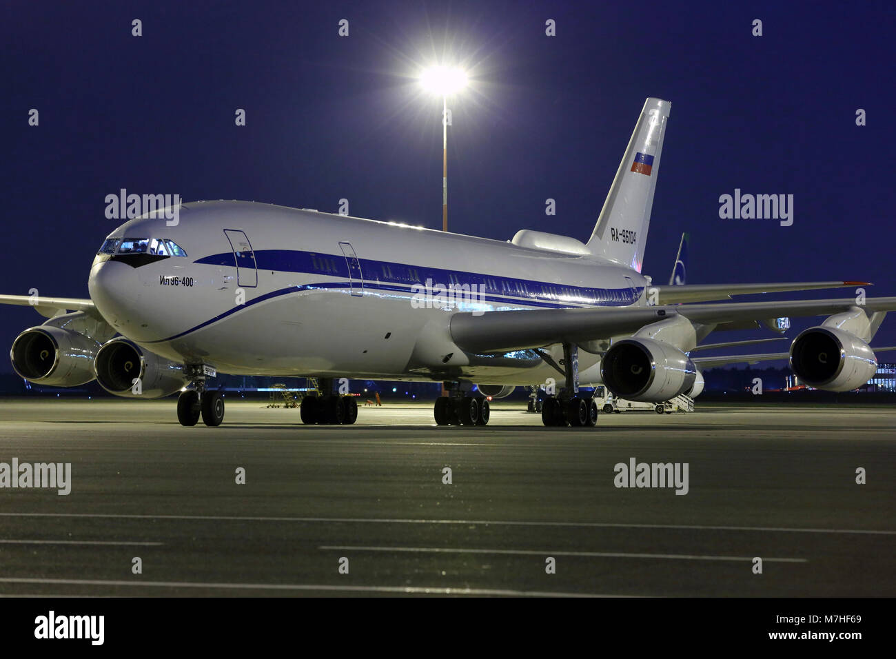 Aircraft il 96 400 hi-res stock photography and images - Alamy