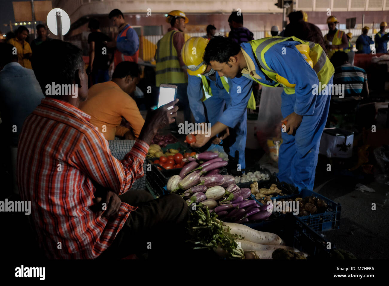 Migrant workers in Qatar Stock Photo - Alamy