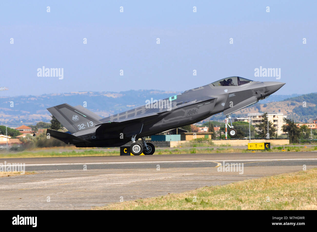 Italian Air Force F-35A Lightning II from 32th Stormo landing Stock ...