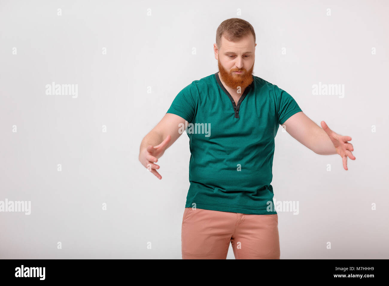 man showing large size of something Stock Photo - Alamy