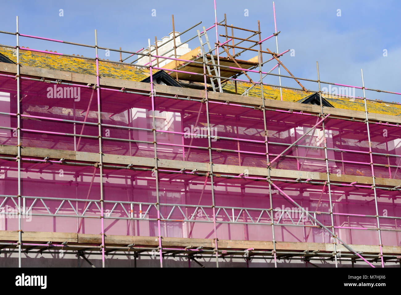 Scaffolding safety netting hi-res stock photography and images - Alamy