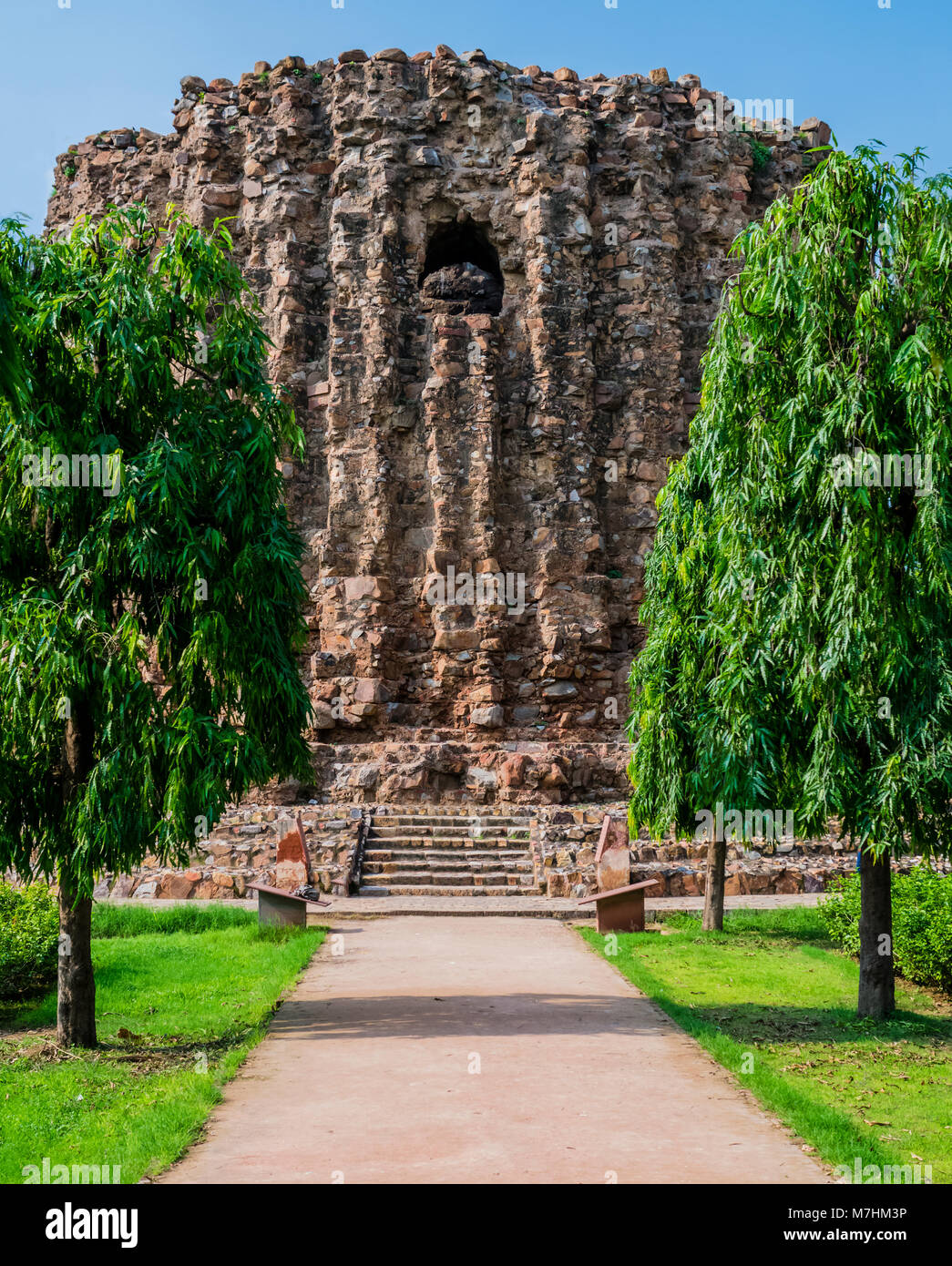 Alai Minar, the unfinished brick minaret of Qutb complex, Mehrauli ...