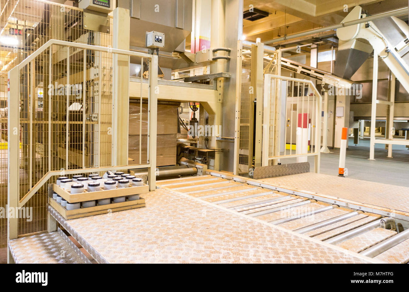 Boxing off plant in a tobacco factory Stock Photo - Alamy