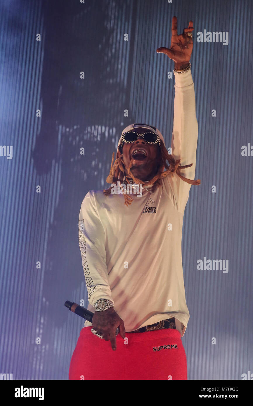 Lil wayne performing hi-res stock photography and images - Alamy