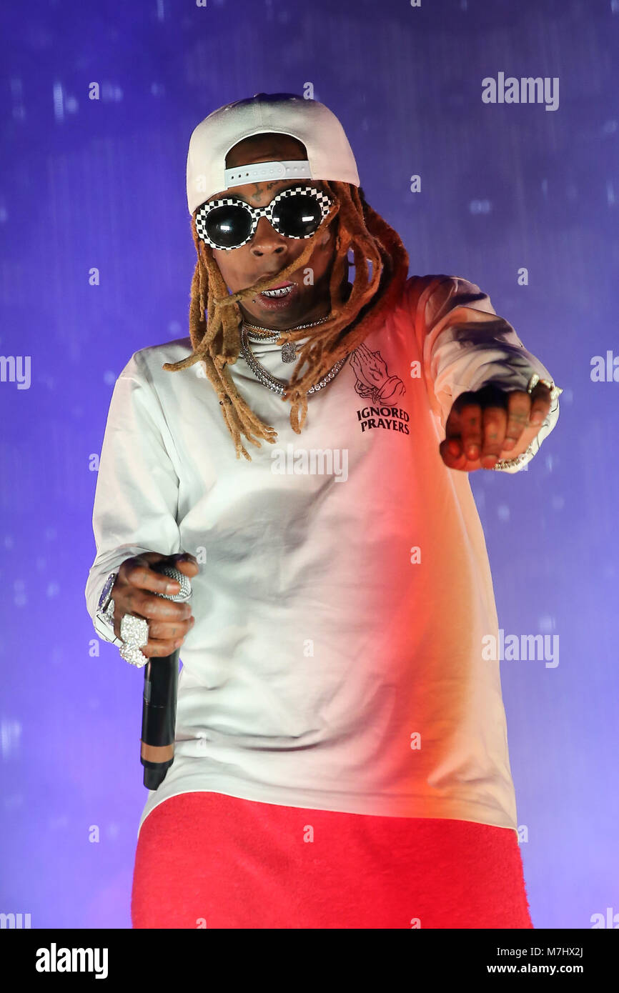 Lil wayne performing hi-res stock photography and images - Alamy