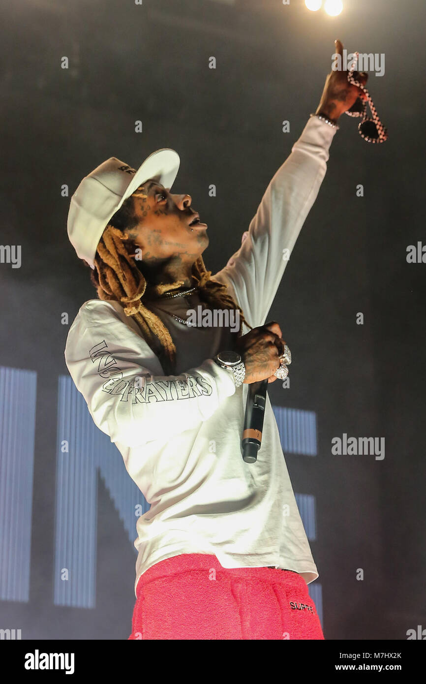 Lil wayne performing hi-res stock photography and images - Alamy