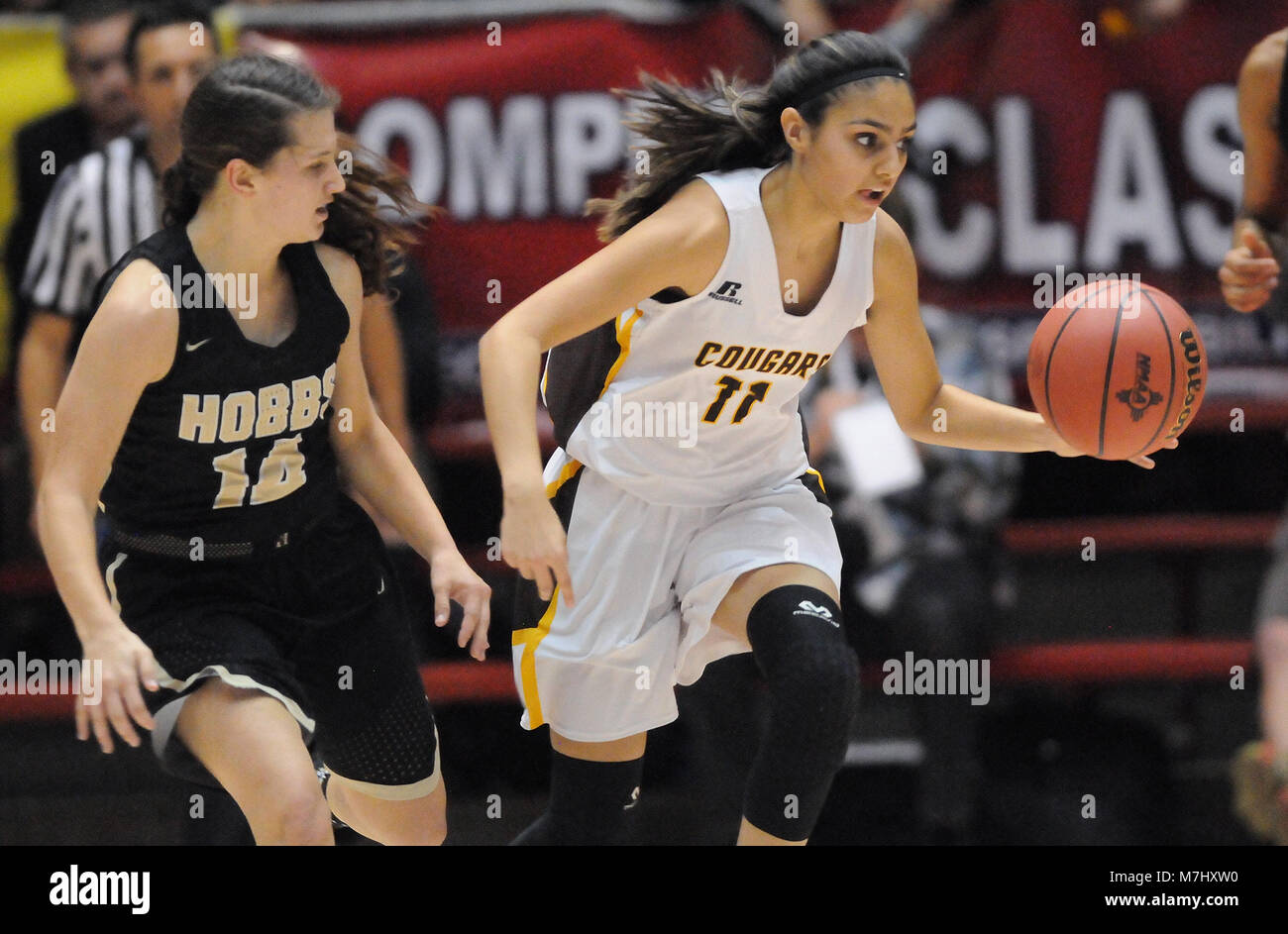 Albuquerque, NM, USA. 10th Mar, 2018. Cibola's #11 Azia Himeur brings ...