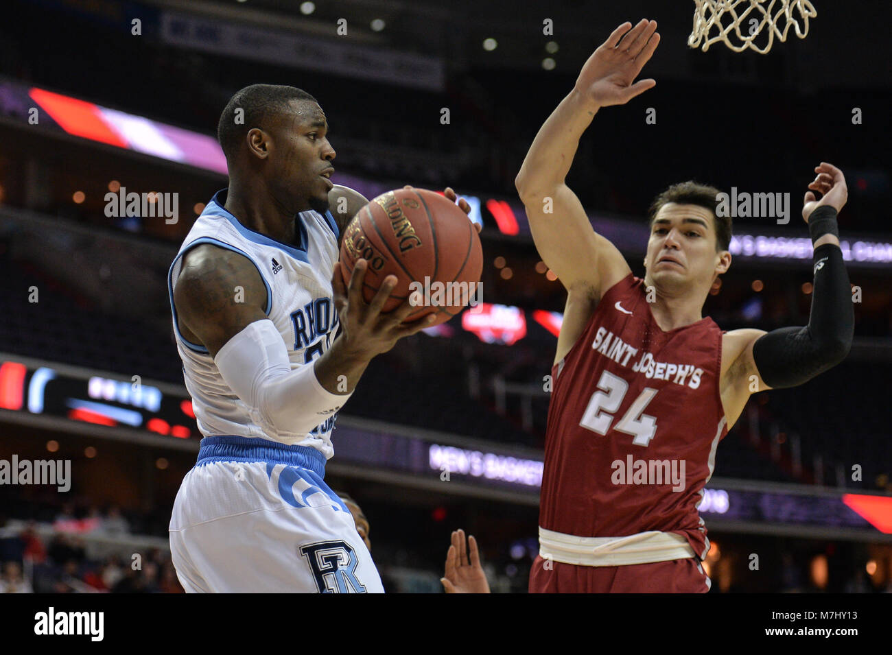 Washington, DC, USA. 10th Mar, 2018. JARED TERRELL (32) passes around ...