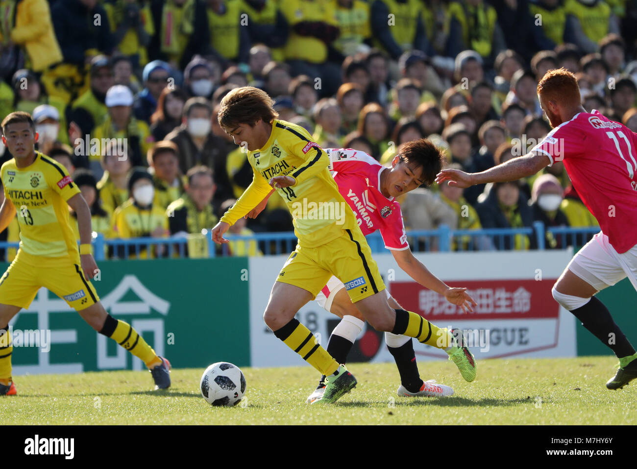 Sankyo Frontier Kashiwa Stadium, Chiba, Japan. 10th Mar, 2018. (L to R) Junya Ito (Reysol ...
