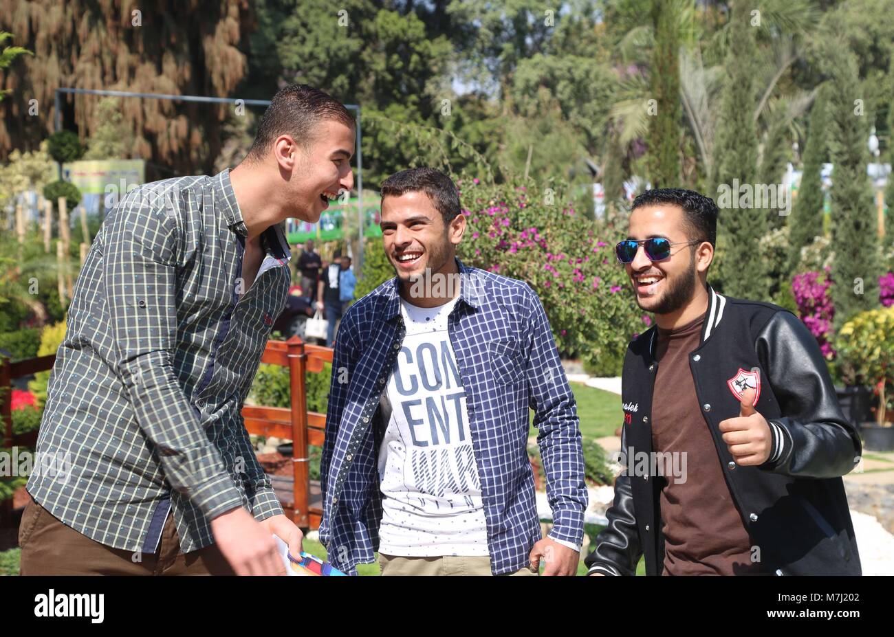 Cairo, Egypt. 10th Mar, 2018. Egyptians visit the spring flower ...