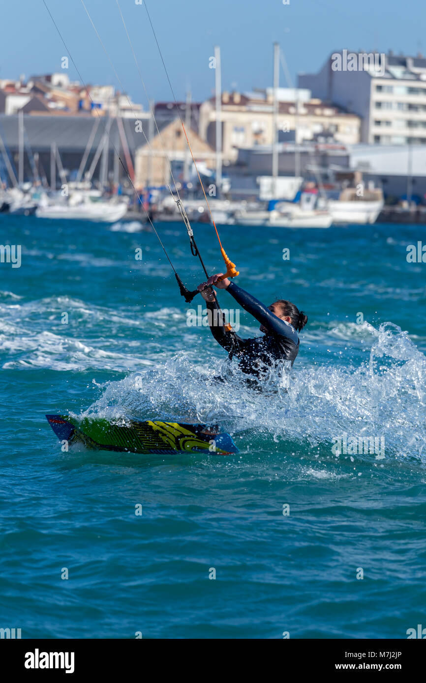 Palamos, Spain. 10th March 2018. Kite surfer in Palamos Bay in a very ...
