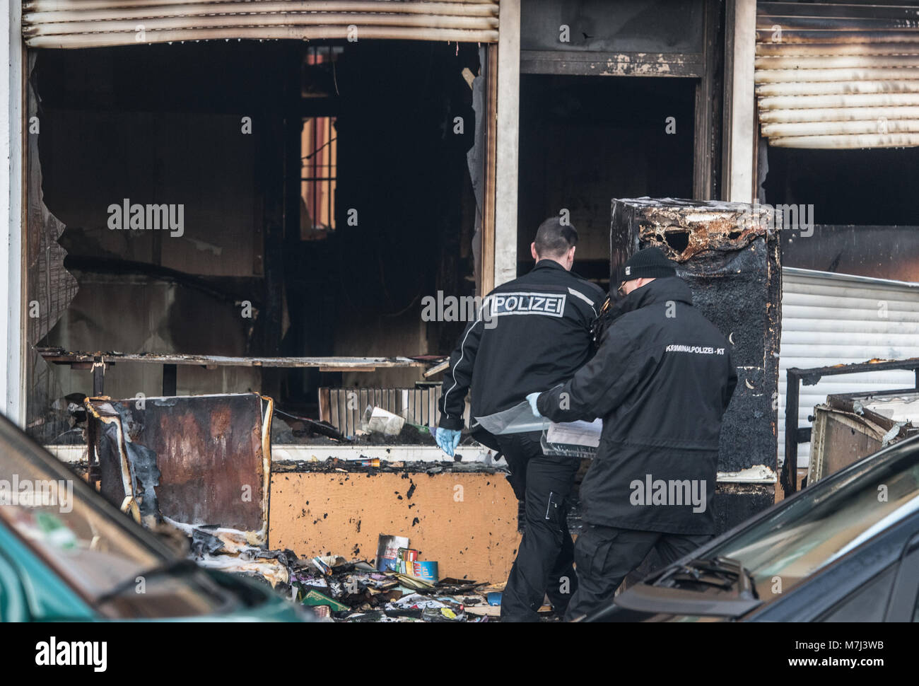 Berlin, Germany. 11th March, 2018. Police crime scene investigators ...